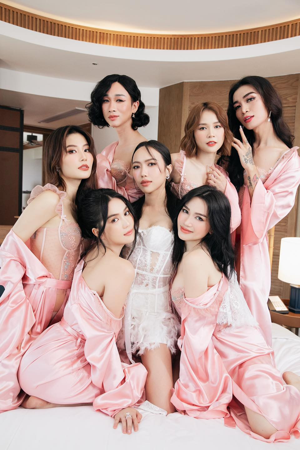 Bb Trần Hải Triều Làm Phù Dâu Sexy Cùng Ngọc Trinh đám Cưới Anh Tú