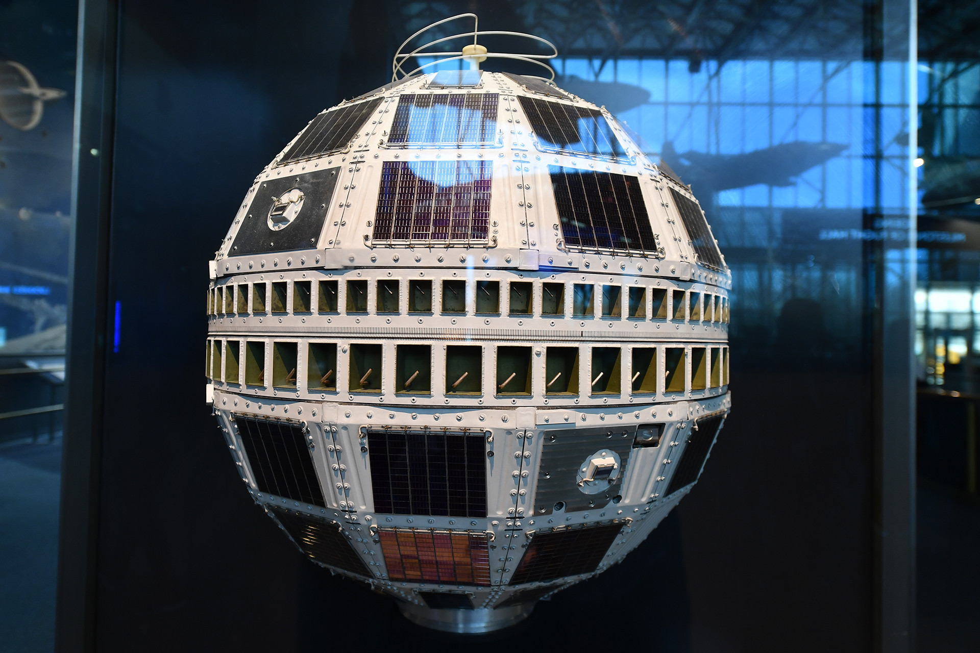 Tận mắt chứng kiến tàu vũ trụ, tên lửa hạt nhân, thiên thạch sao Hỏa