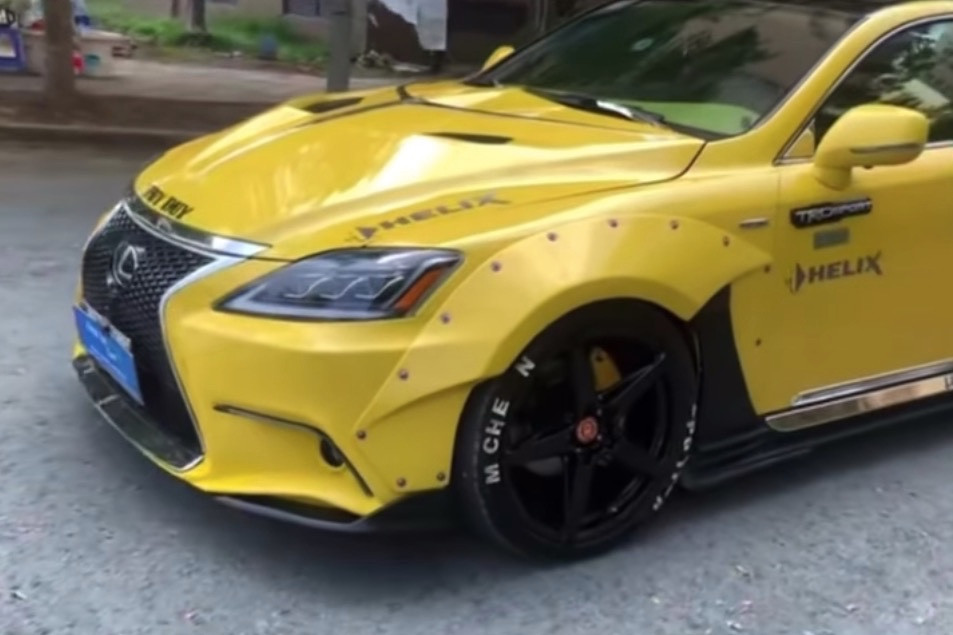 Ô tô Lexus đâm xe CSGT ở Sài Gòn đã độ quá đà, khó vượt qua cửa đăng kiểm