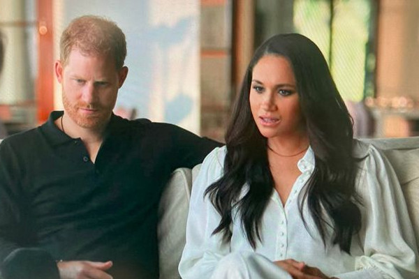 Harry chia sẻ điều bất ngờ về anh trai, Meghan ám chỉ bị ghen tỵ vì nổi ...