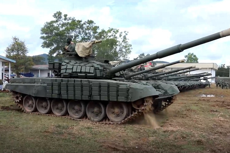 Uy lực loại chiến tăng T-72B2 được Lào dùng tập trận cùng với Nga