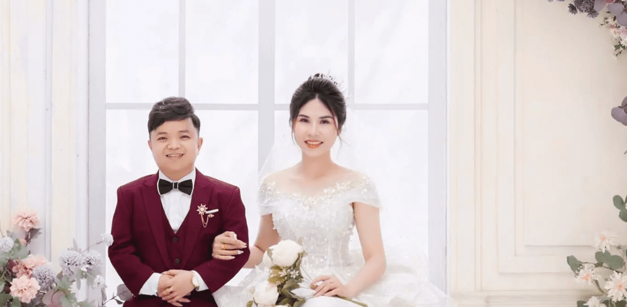 The sweet love of a 1.37m tall groom and 1.62m bride