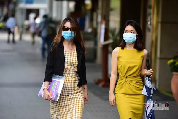 Face masks and community immunity