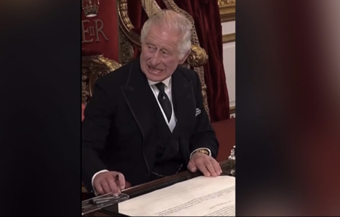 Đoạn video bắt trọn khoảnh khắc 'cáu kỉnh'của Vua Charles