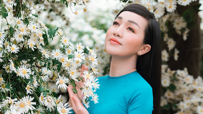 Hà Vân kể nỗi niềm người con xa xứ mùa Tết qua MV mới
