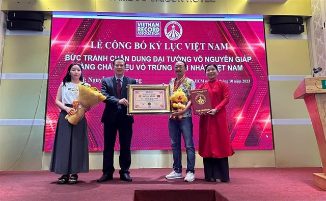 Eggshell portrait of General Giap sets national record