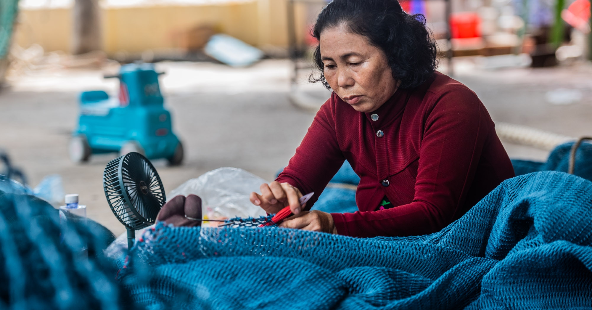 Nghề làm lưới ở miền biển đất đỏ