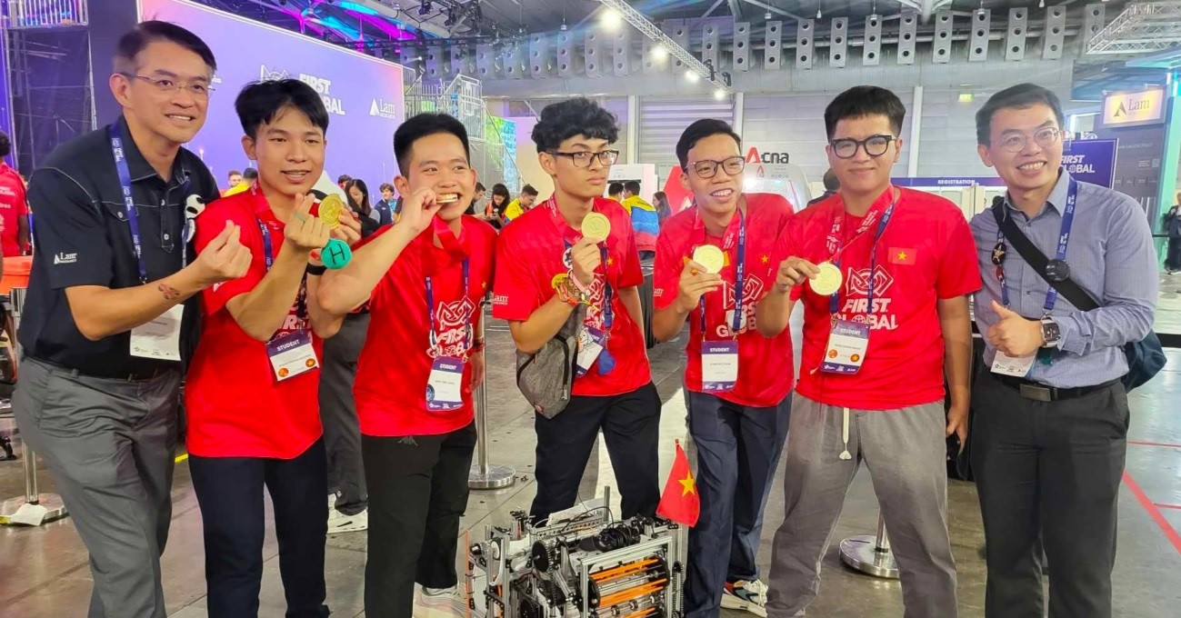 Vietnamese students win gold medal at world’s largest robotic competition