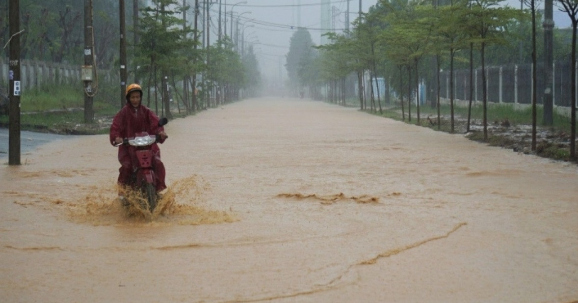 Flood alert raised in central Vietnam as heavy rain continues hitting ...