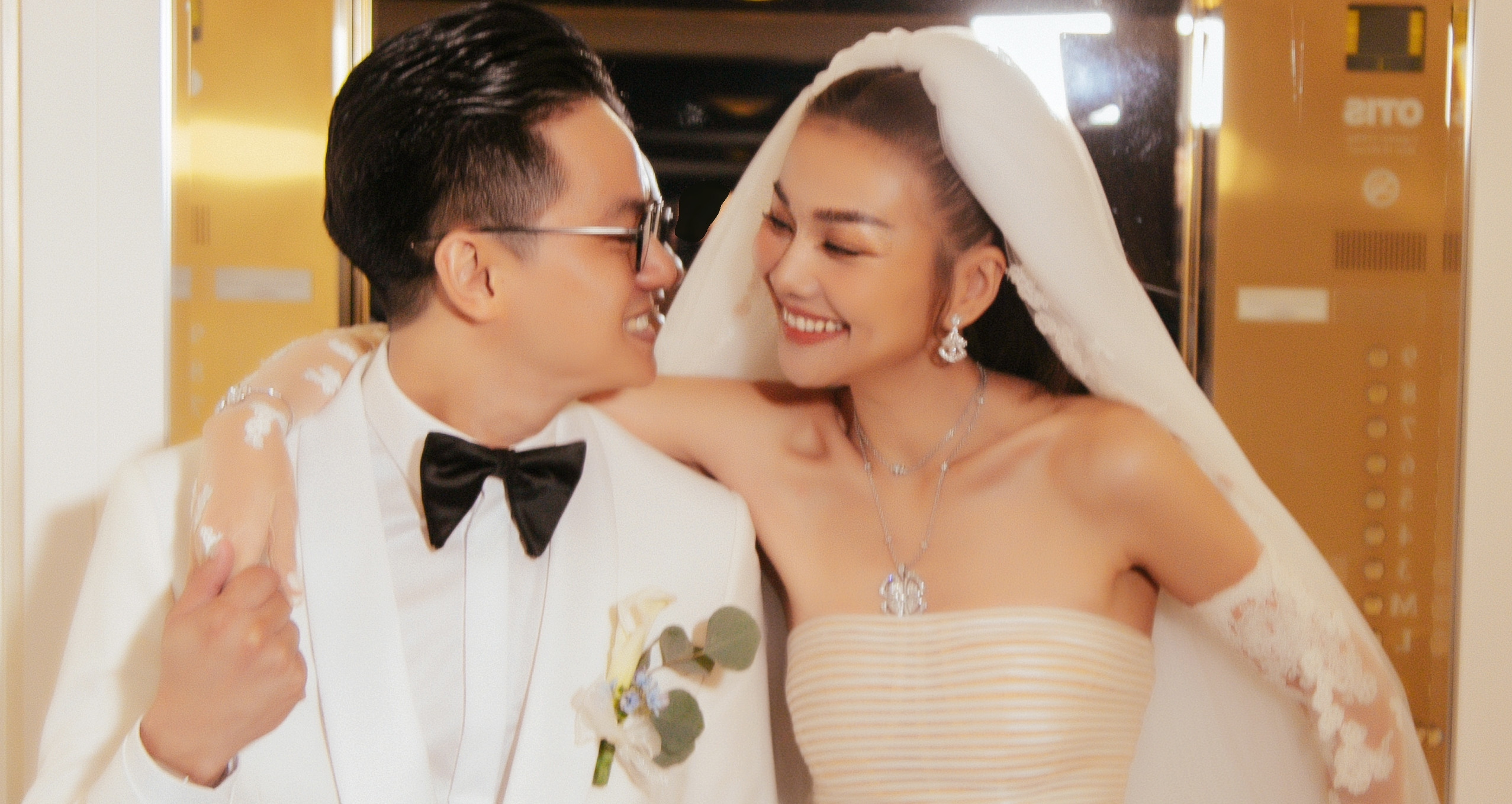 Ảnh cưới đẹp như mơ của Thanh Hằng và chồng nhạc trưởng