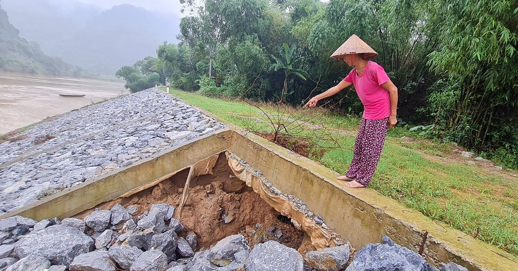 Kè 73 tỷ thi công dang dở sạt lở nghiêm trọng sau mưa lũ