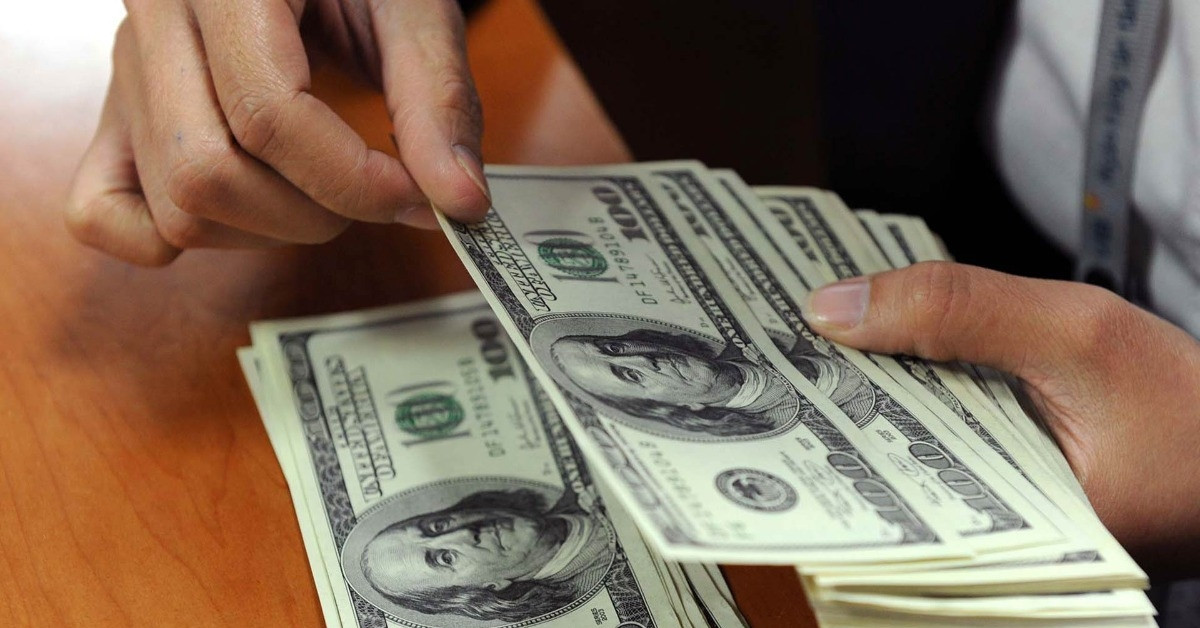 Giá USD quốc tế tăng cao, ngân hàng bán ra sát 24.600 đồng