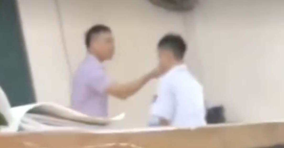 Nghịch cảnh trò quỳ lạy cô, thầy bóp cằm trò