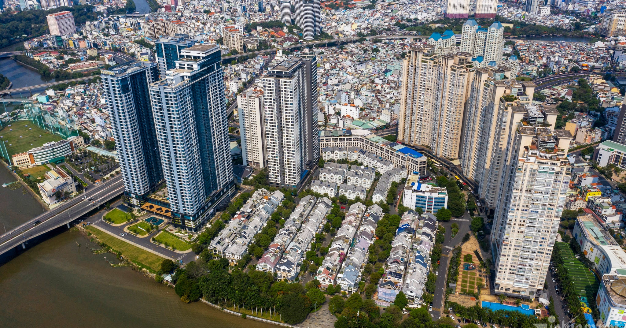 Huge real estate projects attract foreign capital