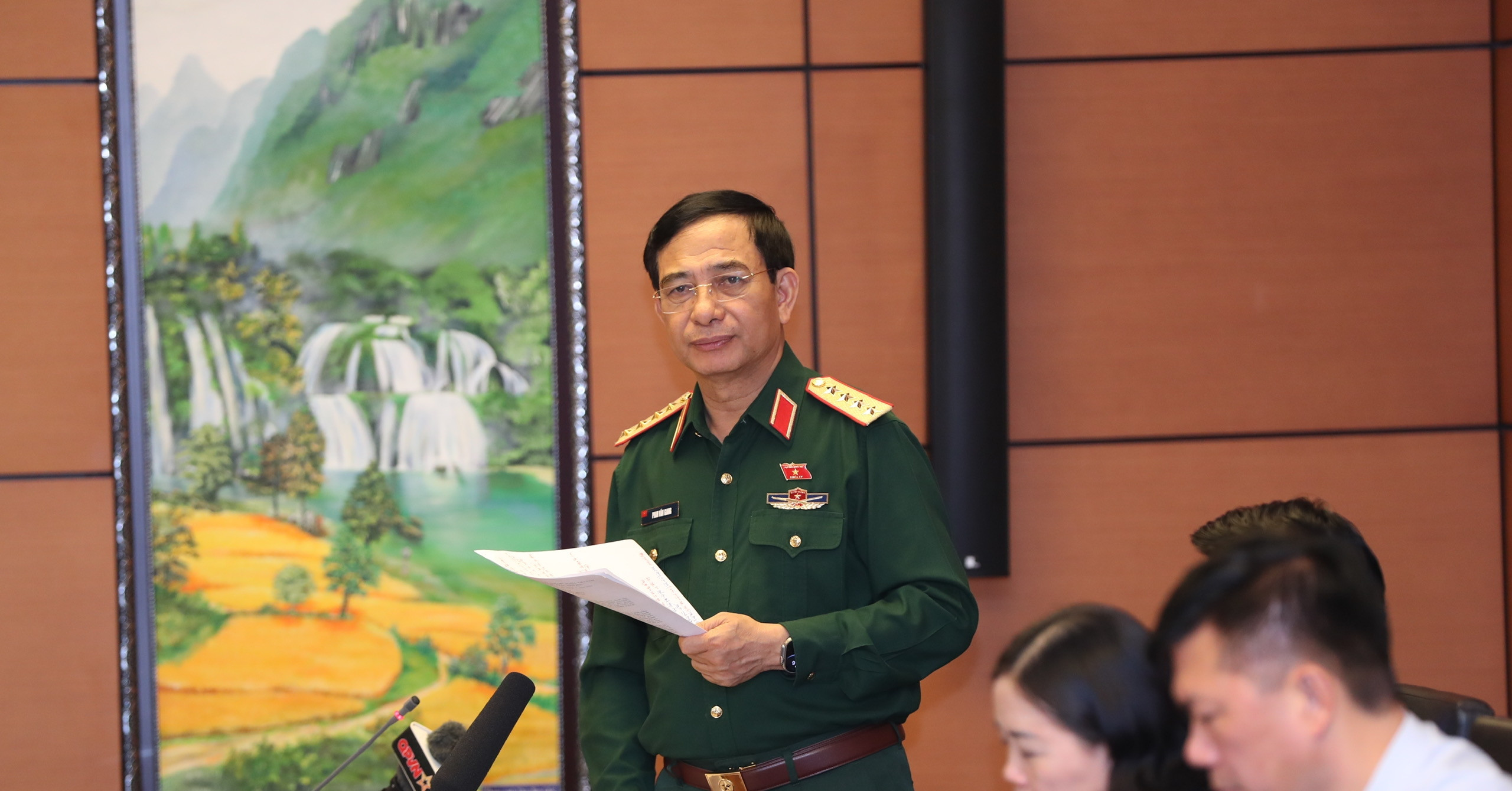 Minister of National Defense: special policies needed to attract ...