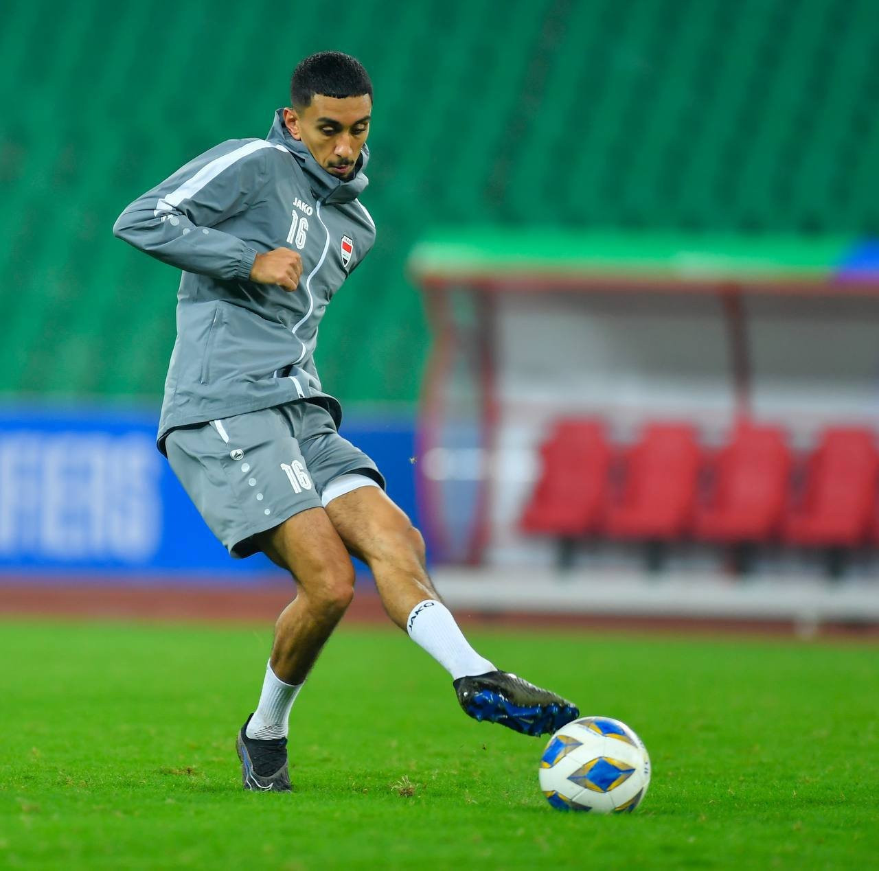 Việt Nam đấu Iraq: Chờ HLV Troussier hóa giải vũ khí