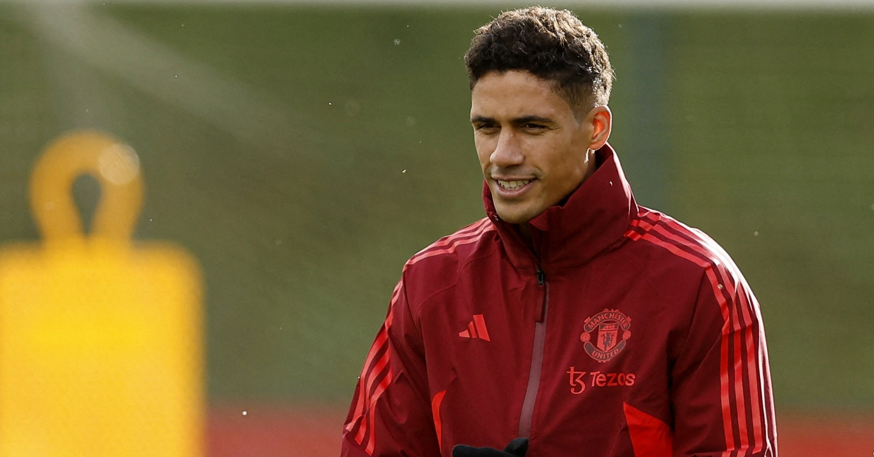 Bayern Munich giải cứu Varane khỏi MU