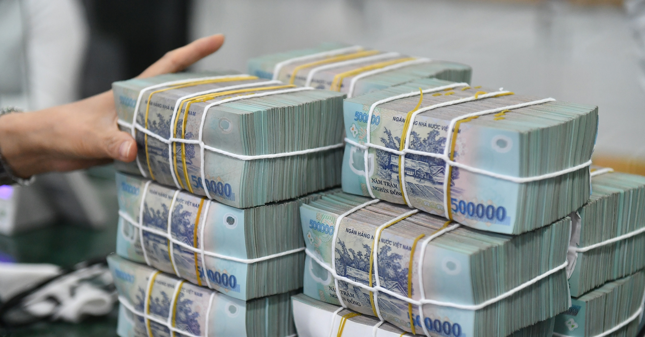 Securities firms raise charter capital in anticipation of market boom