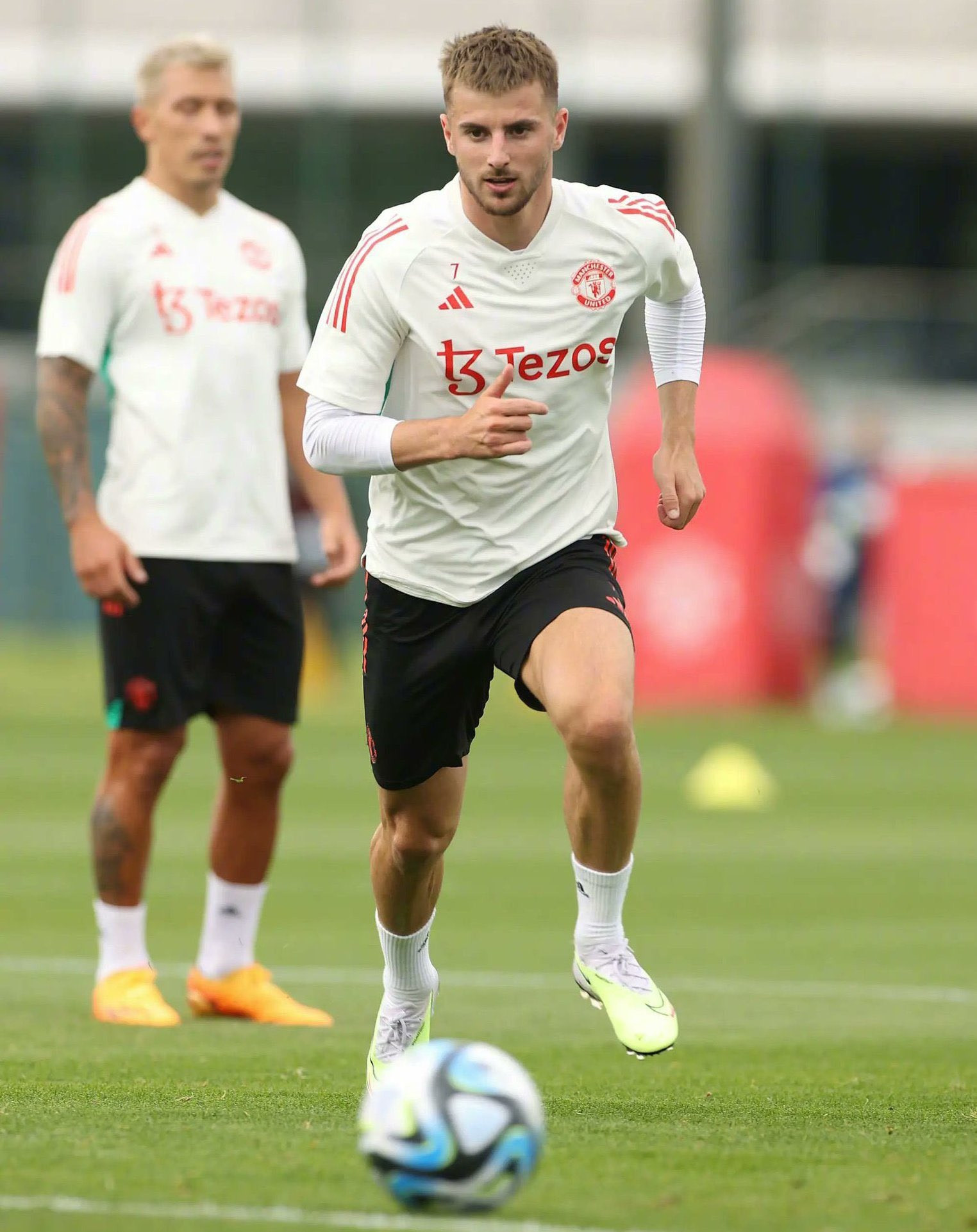 Erik ten Hag phủ nhận khiến MU khủng hoảng, chỉ đích danh thủ phạm