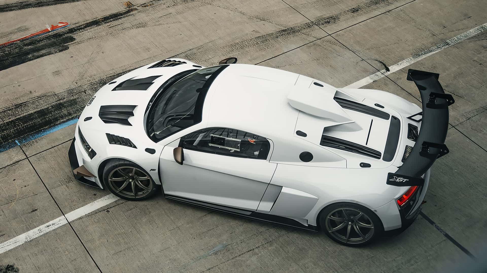 Biến Audi R8 thành xe đua đường phố với gói độ hơn 650.000 USD