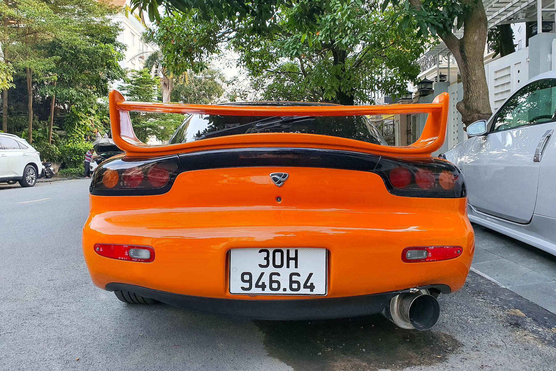 Dân chơi Sài thành tậu xe cổ 30 năm tuổi Mazda RX-7 đẹp long lanh