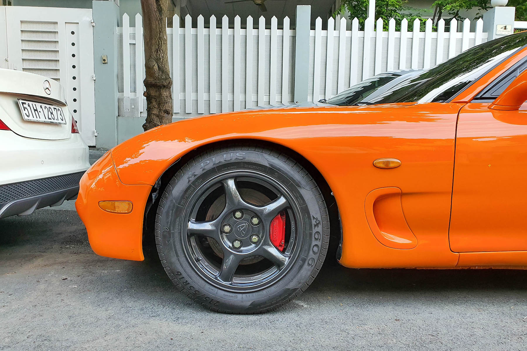 Dân chơi Sài thành tậu xe cổ 30 năm tuổi Mazda RX-7 đẹp long lanh