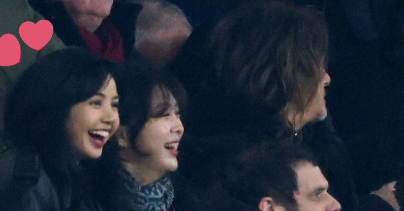 Lisa bị bắt gặp đi xem bóng đá cùng bạn trai tỷ phú