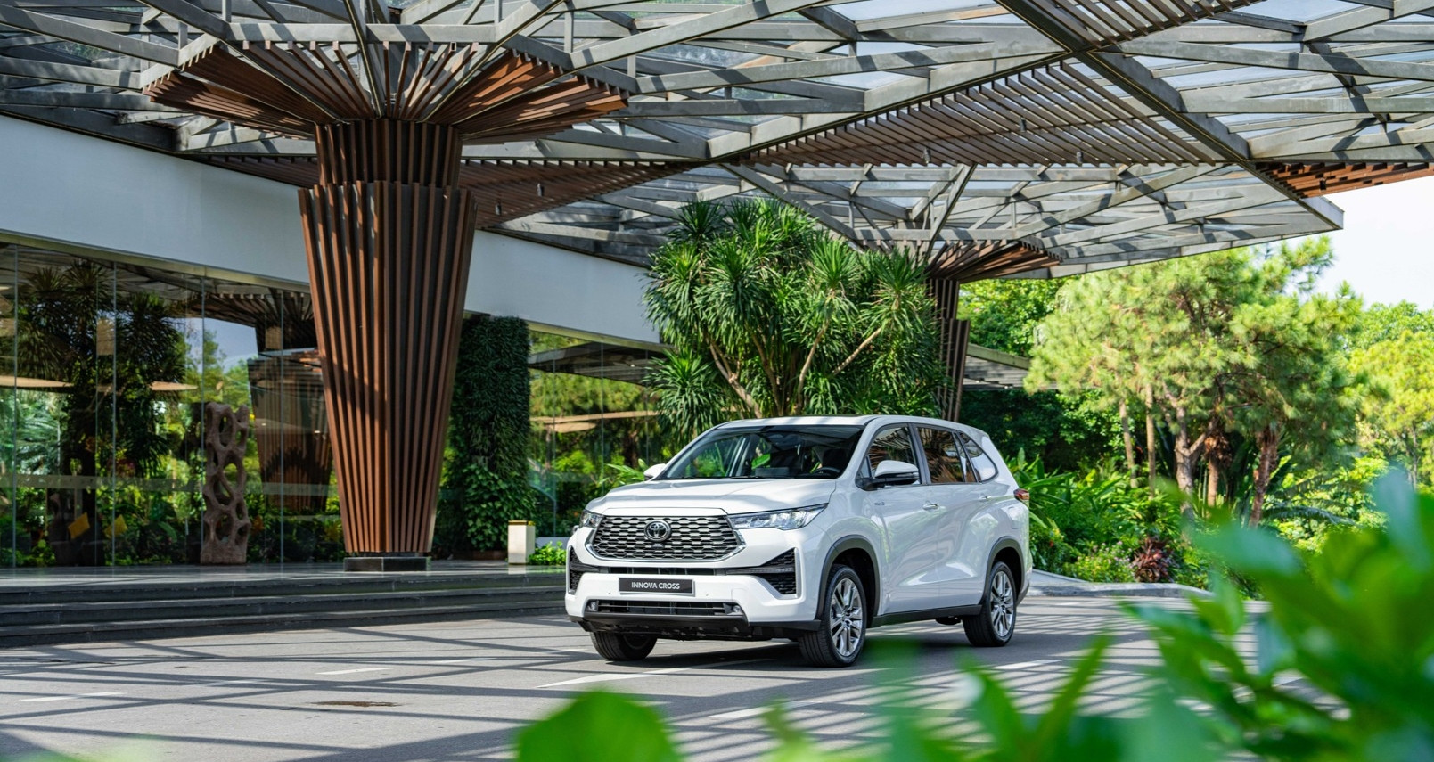 Toyota Innova Cross - một bất ngờ trong phân khúc MPV cỡ trung