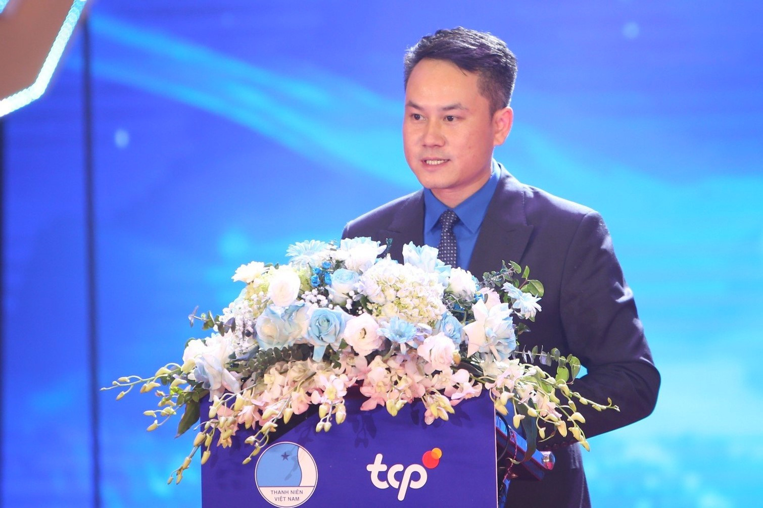 Trao giải 'Thanh niên sống đẹp' cho cô giáo không tay Lê Thị Thắm