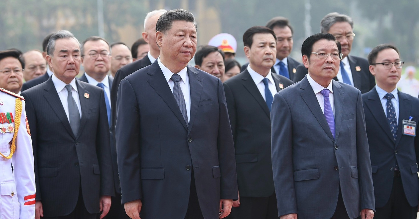 Chinese Party Chief, President Xi Jinping pays tribute to President Ho ...