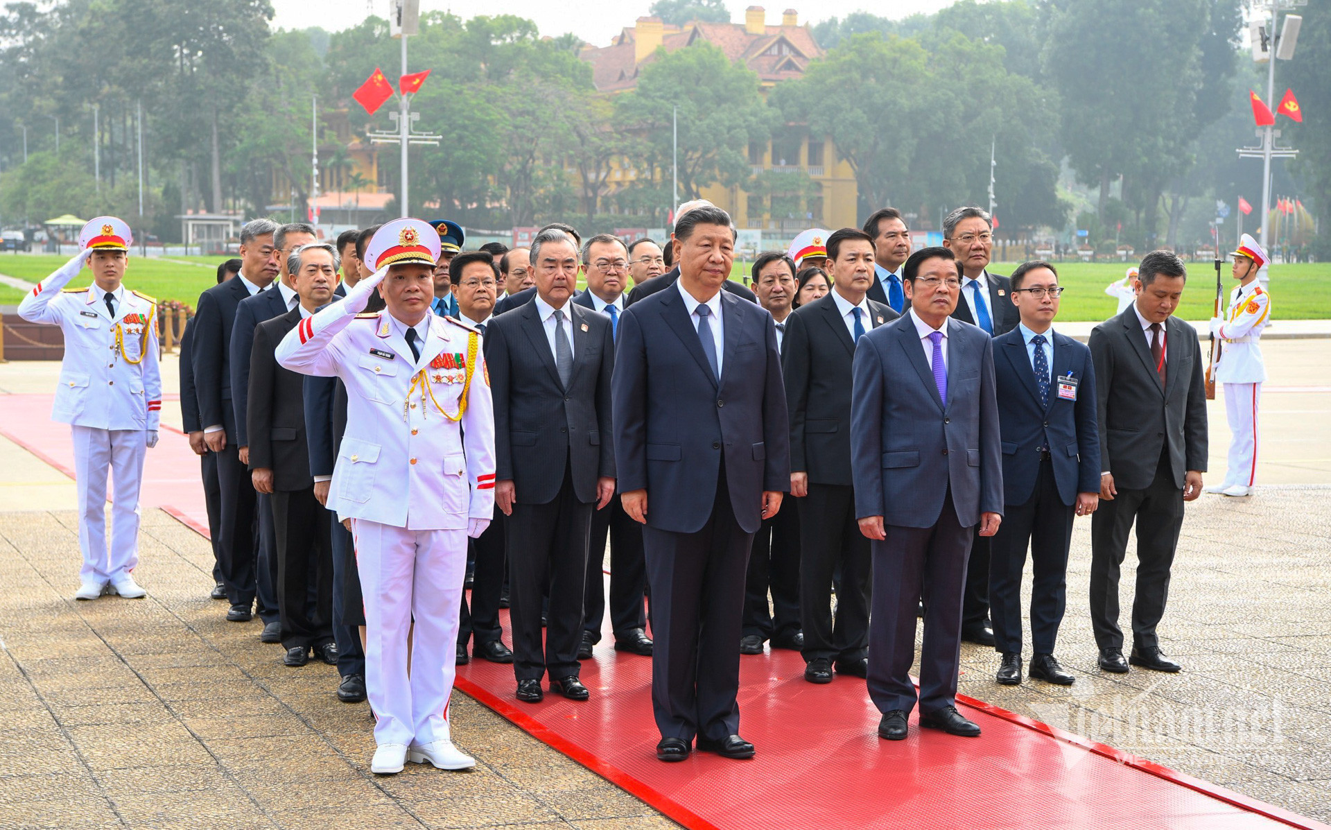 Chinese Party Chief, President Xi Jinping pays tribute to President Ho ...