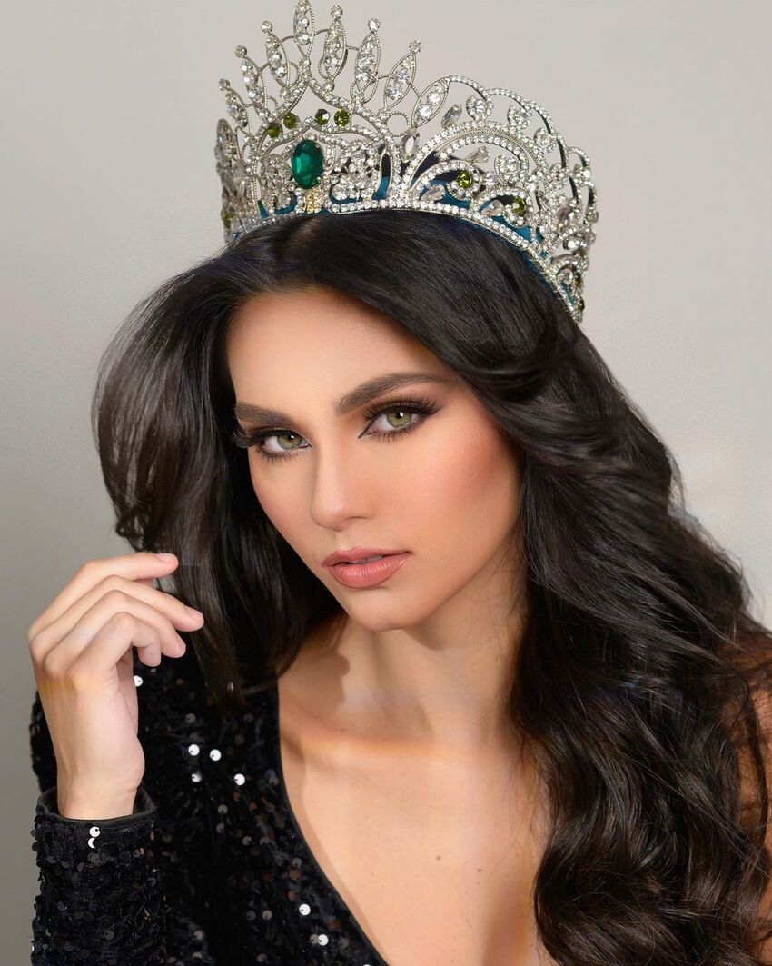 Mắt xanh biếc, vóc dáng quyến rũ 'chết người' của Miss Earth Puerto Rico