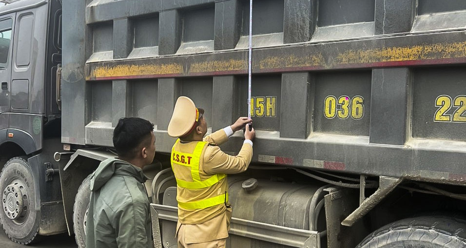 Hai tuần mật phục, CSGT Hải Phòng phạt xe quá tải gần 1 tỷ đồng