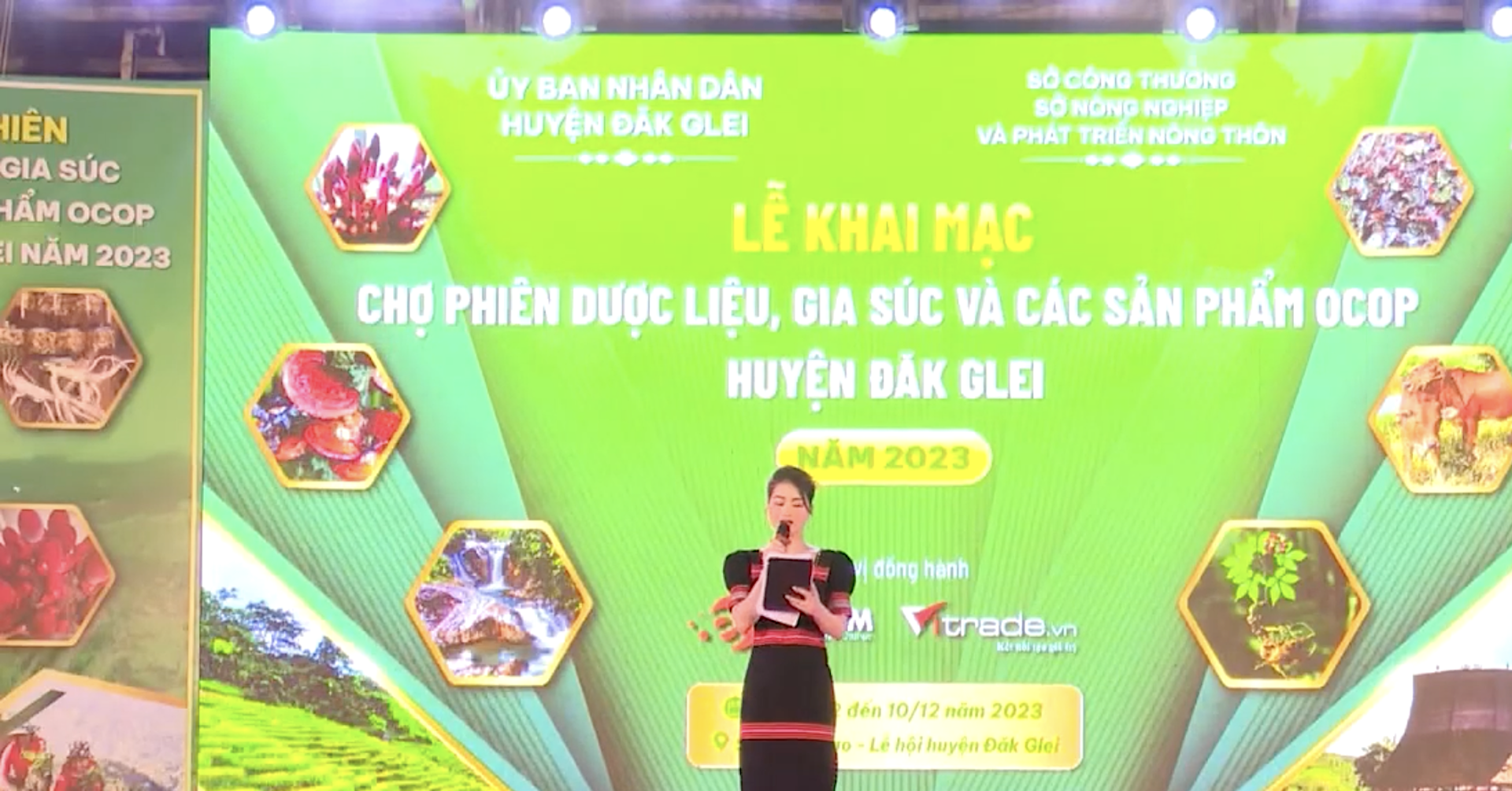 Chợ phiên Dược liệu, gia súc và các sản phẩm OCOP huyện Đăk Glei năm 2023