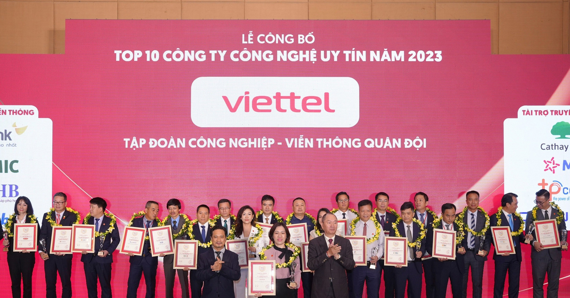 6 năm liên tiếp Viettel được vinh danh là công ty CNTT - VT uy tín nhất Việt Nam