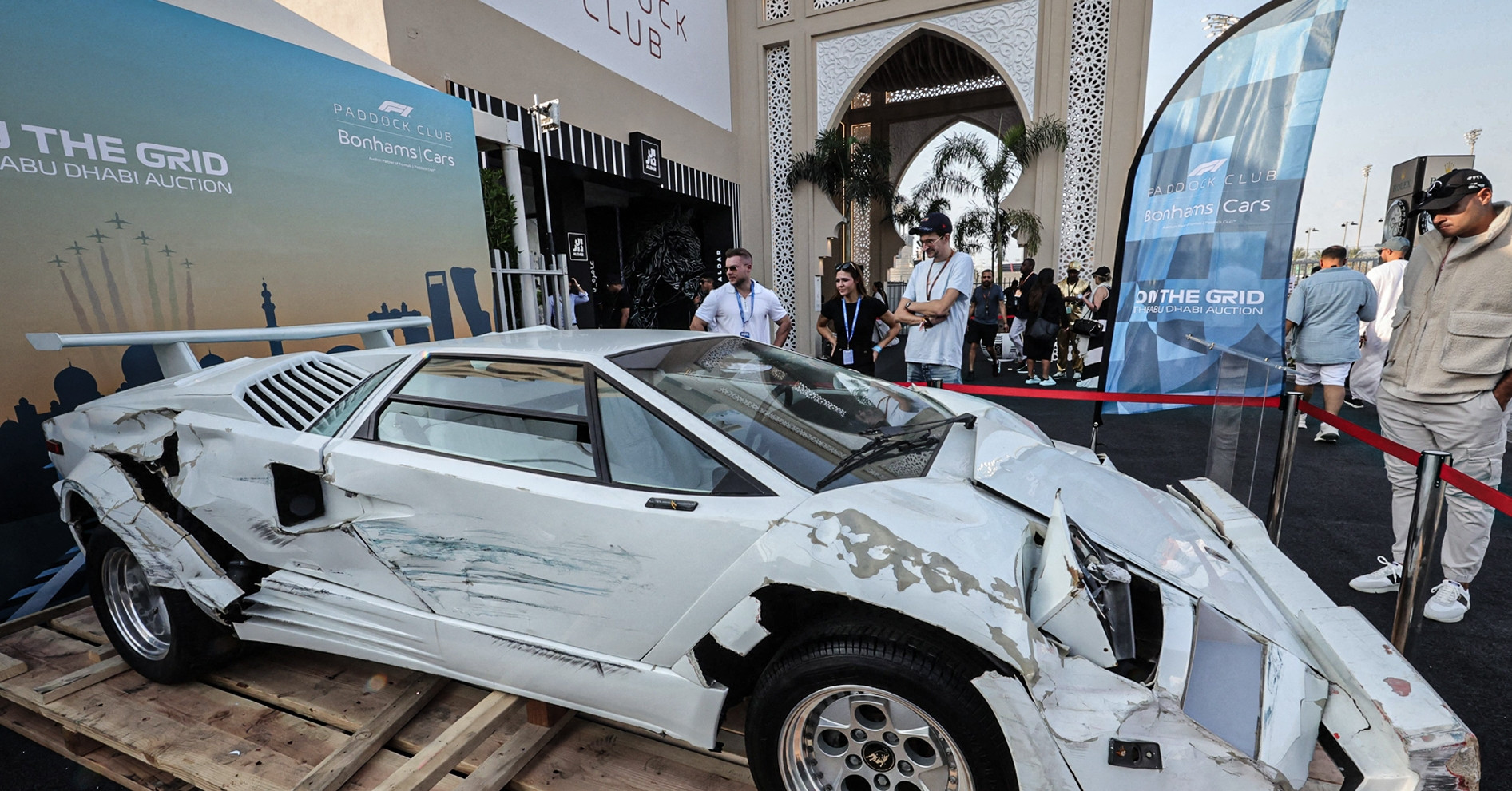 Siêu xe Lamborghini Countach 34 tuổi vỡ nát vẫn được trả giá 1,35 triệu USD