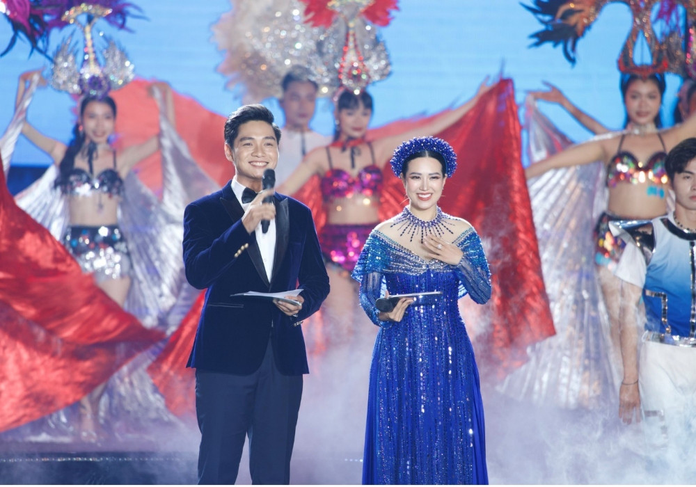 MC Thu Hà áp lực khi lần đầu dẫn sự kiện 3000 khán giả