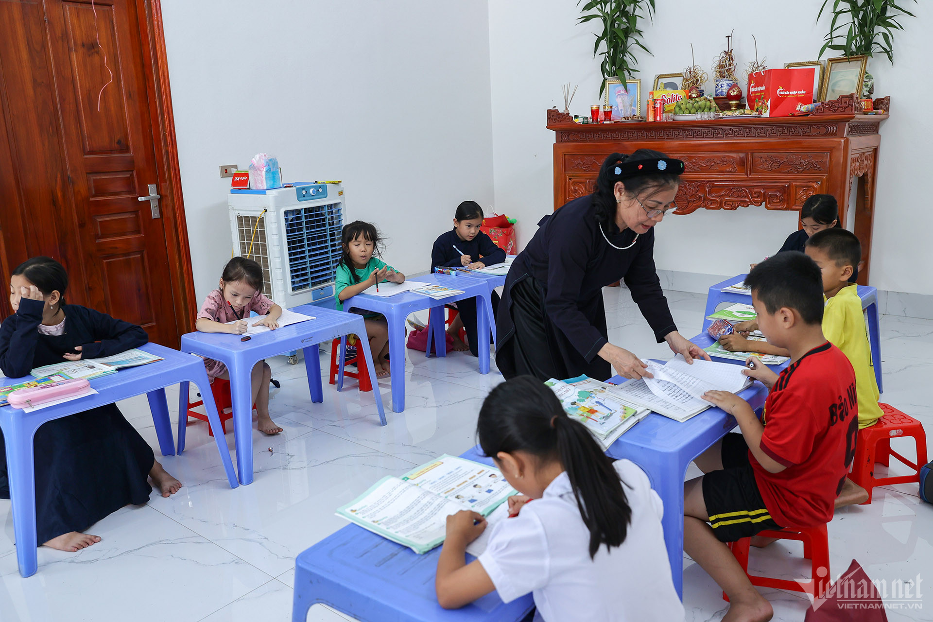 Học trò vùng cao không còn đói con chữ nhờ lớp học miễn phí