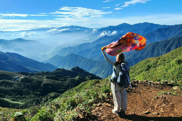 H’mong village in Dien Bien learn to develop community tourism