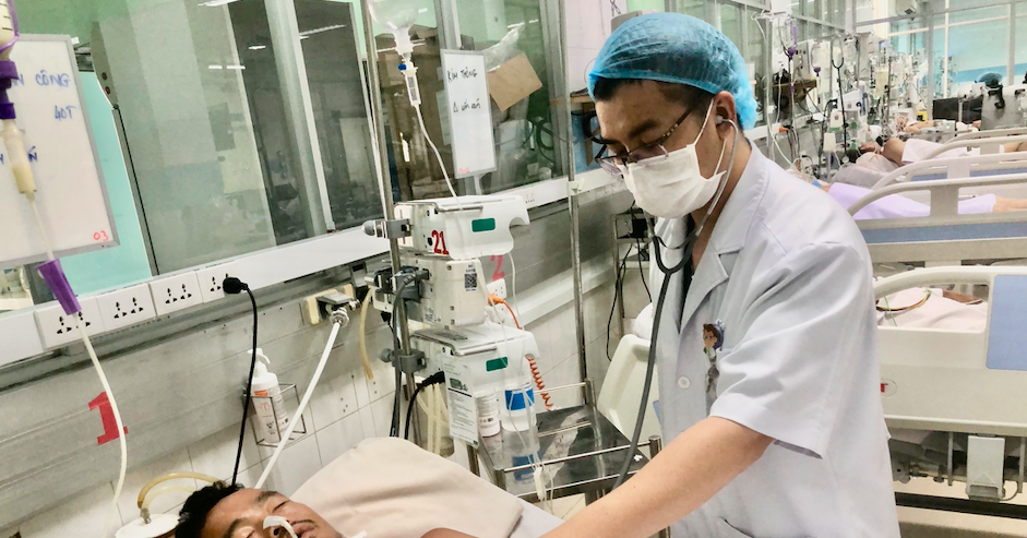 Không gia đình, người đàn ông hôn mê do uốn ván cần sự giúp đỡ