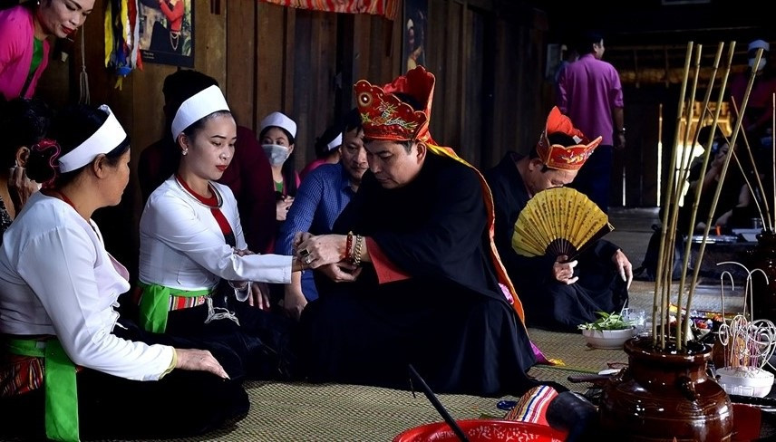 Mo Muong folk performance ritual becomes national intangible cultural ...