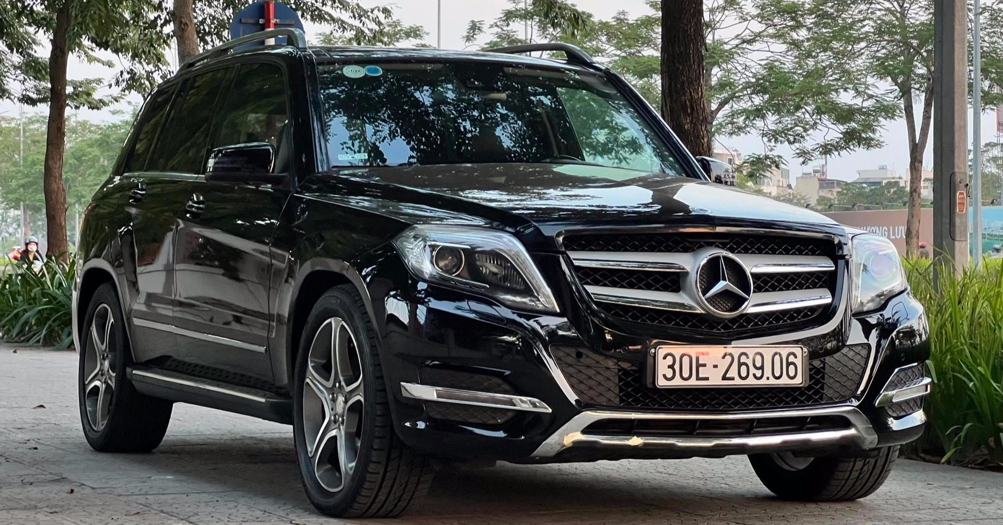 Giá xe SUV sang Mercedes GLK 10 năm tuổi 700 triệu có ưu nhược điểm gì?