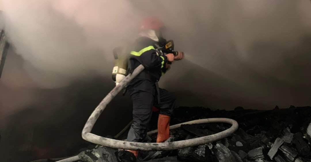 Cháy lớn tại kho than củi 200 tấn ở Quảng Ngãi