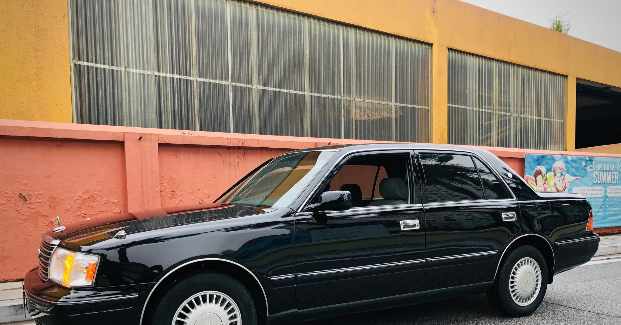 Khó tin xe Toyota Crown 25 năm tuổi vẫn có giá 1,5 tỷ đồng