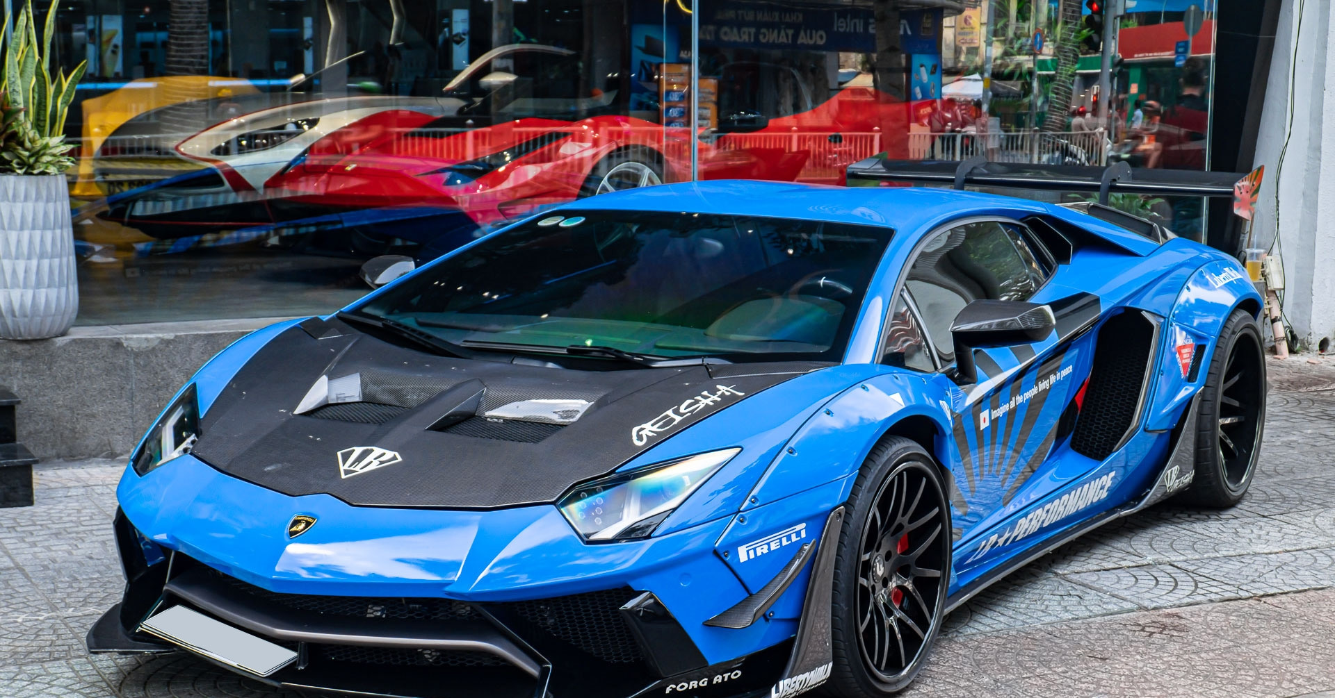 Siêu xe Lamborghini Aventador độ Liberty Walk độc nhất Việt Nam