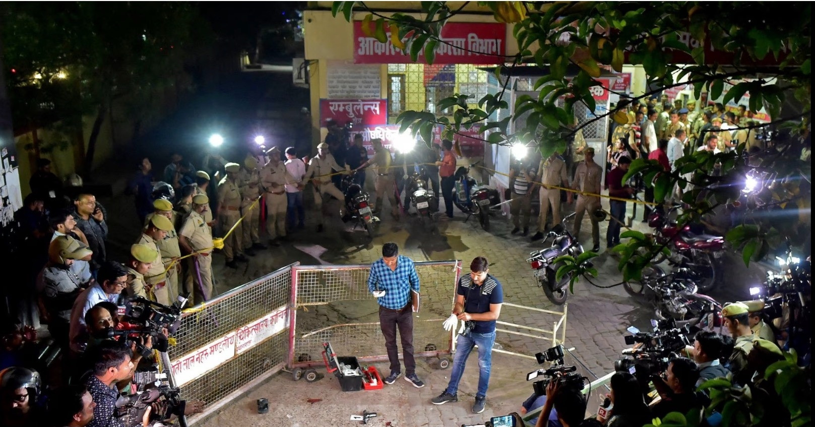 Cựu nghị sĩ Ấn Độ bị bắn chết trên truyền hình trực tiếp