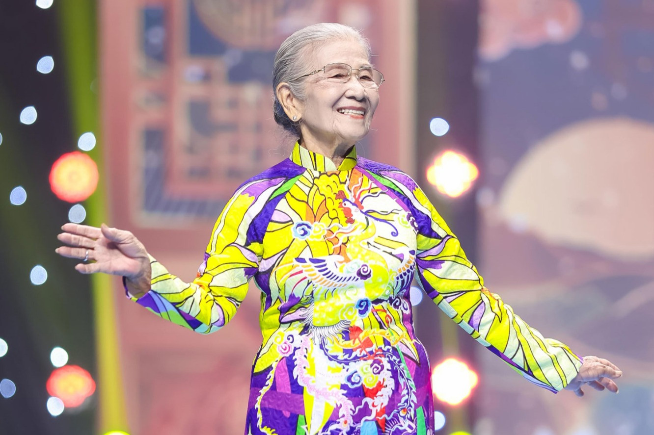 Nghệ sĩ Phi Điểu bất ngờ trình diễn thời trang ở tuổi 91