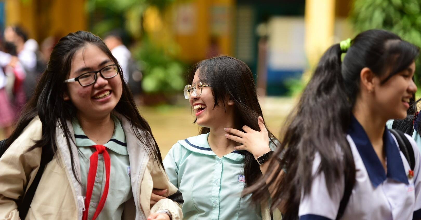 Đề thi lớp 10 môn Toán học kì 2 trường chuyên Lê Hồng Phong TP.HCM