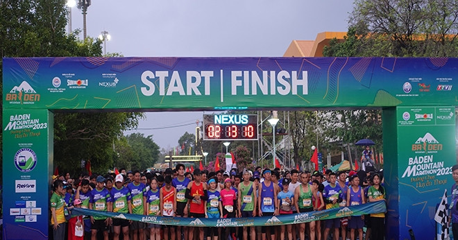 Hơn 7000 vận động viên dự giải chạy BaDen Mountain Marathon 2023