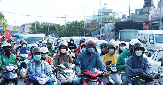 Dân đổ xô về quê, Công an TP.HCM ra quân đảm bảo ATGT